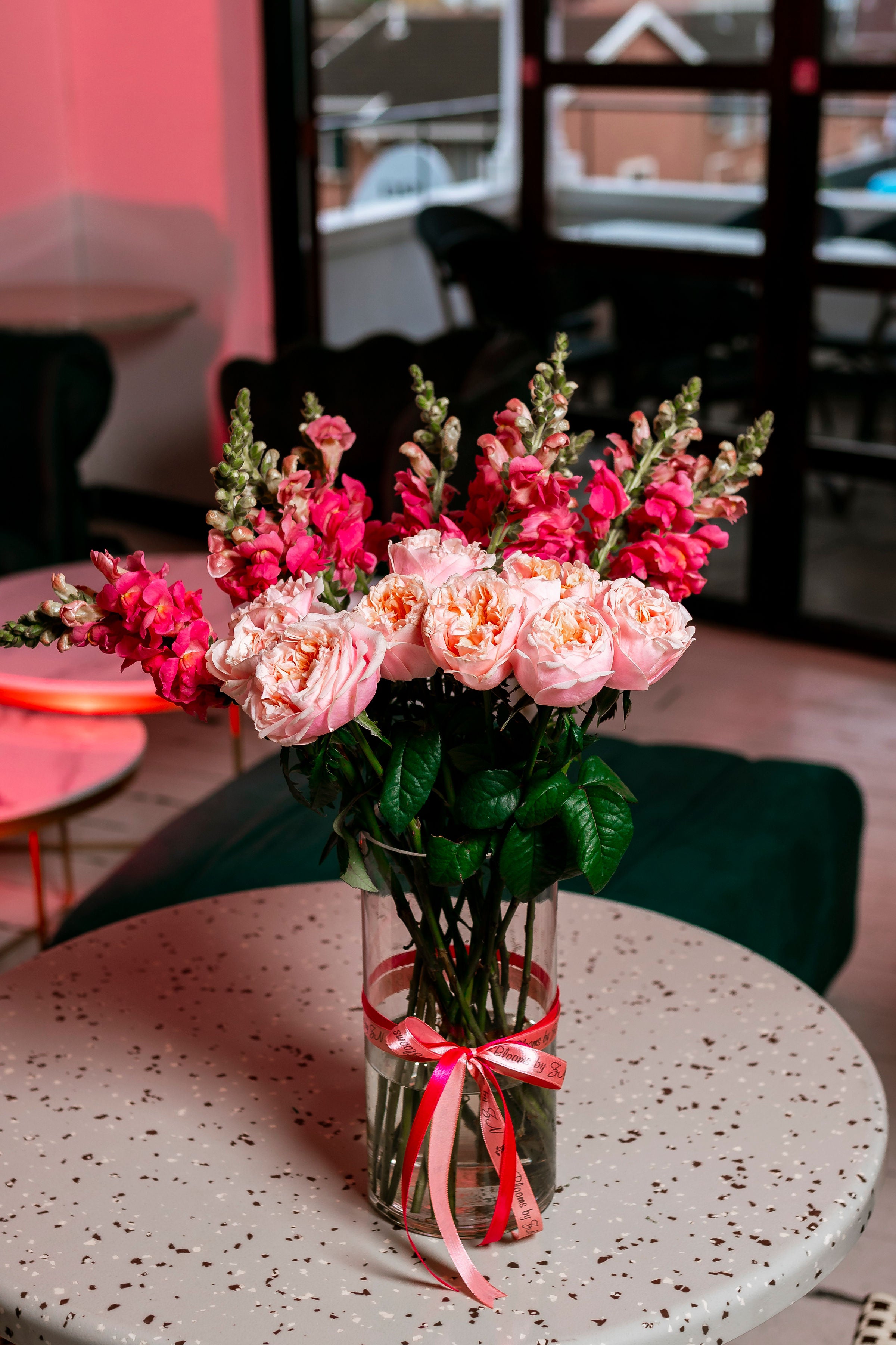 Sweet Queen Vase – Blooms By ZN